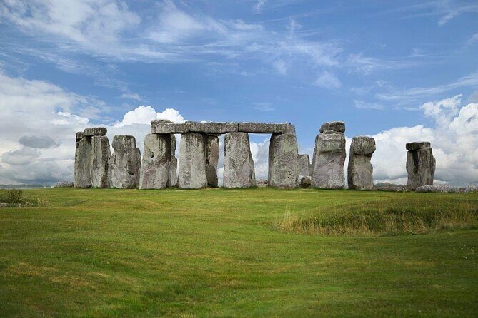 Private Chauffeured Minivan Tour of Stonehenge from London - Introduction