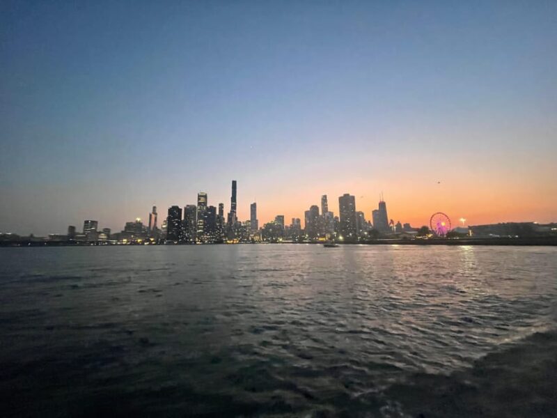 Private Chicago Boat Rental - Explore Chicago's Skyline - Key Points