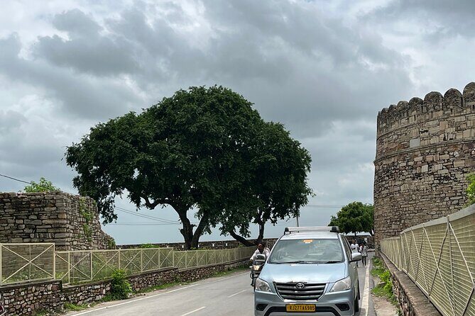 Private Chittorgarh Fort Day Tour with Guide, Lunch and Tickets - Inside the Fort: Major Highlights