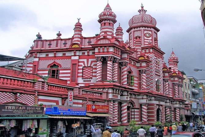 Private City tour in Colombo By tuk tuks or Cars - FAQs