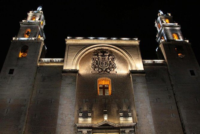Private City tour Merida History plus Local Antojitos Tasting - Key Points