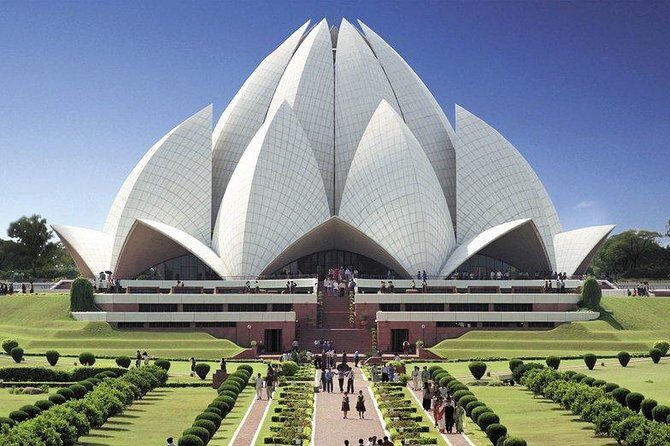 Private city tour of delhi with guide and driver - Chandani Chowk: Bustling Market and Rickshaw Ride