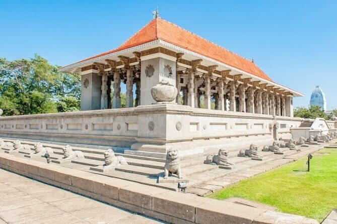 Private Colombo Sightseeing Tour, Beach and Kelaniya Temple - An In-Depth Look at the Colombo & Kelaniya Temple Tour