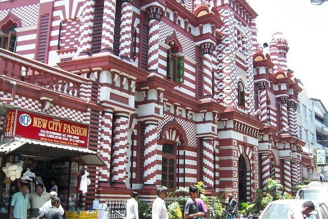 Private Colombo Sightseeing Tour, Beach and Kelaniya Temple - FAQs
