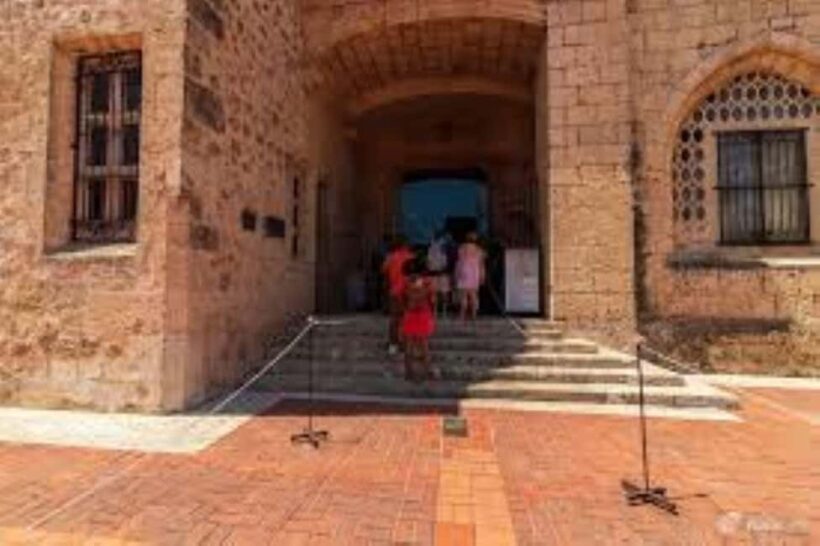 Private: Colonial & Contemporary Santo Domingo Excursion - Lunch and Cultural Performances