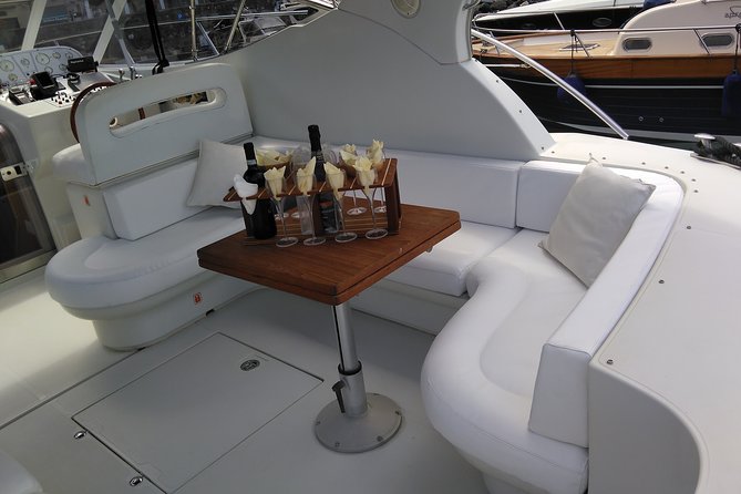 Private Cruise around Capri - yacht 40' - The Value of the Price