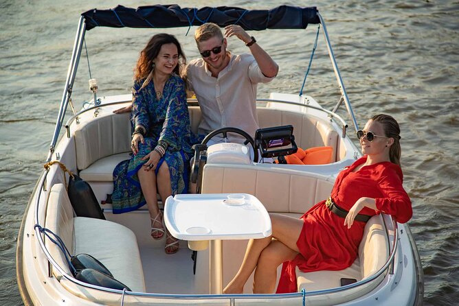 Private Cruise on Vistula in Warsaw for 4 with our Helmsman - The Experience: What Travelers Can Expect