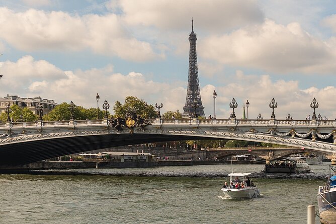 Private Cruise to Discover Paris - Inclusions and Amenities