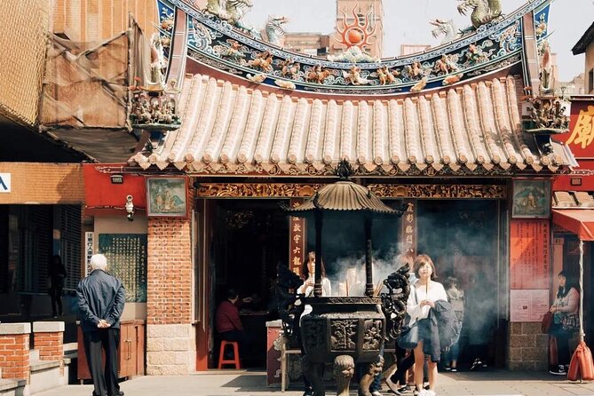 Private Cruise Tour from Keelung: Trip to Taipei - Longshan Temple