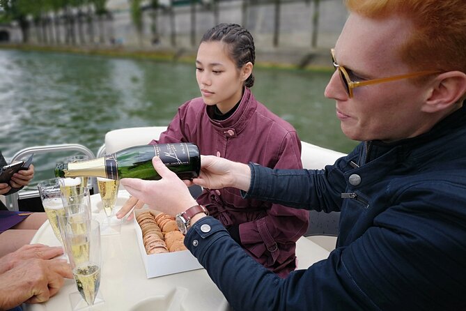 Private cruise with Paris water way - Authentic Experiences and Authentic Insights