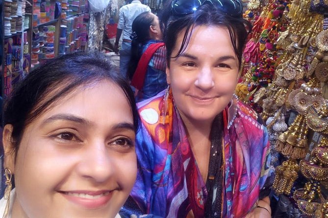 Private Customized Delhi Shopping Tour with Female Consultant - Authenticity & Cultural Insight