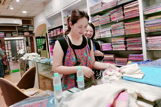 Private Customized Delhi Shopping Tour with Female Consultant - FAQs