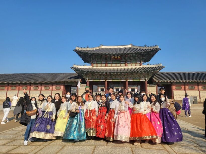 Private Customized Seoul Tour with Your Korean Buddy - The Experience of the Guide and the Group Size