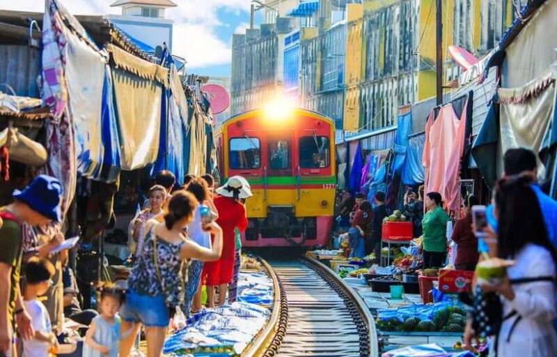 Private: Damnoen Saduak Floating Market, Railway, Wat & More - Key Points