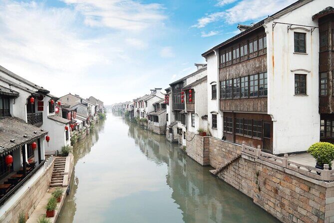 Private Day Excursion to Wuzhen Water Town from Shanghai - An Introduction to the Water Town Experience