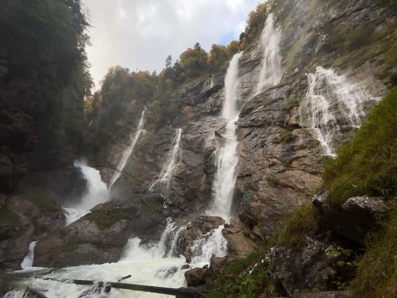 Private Day Highlight Tour of Hallstatt from Salzburg - Exploring Hallstatt: The Village and Its Attractions