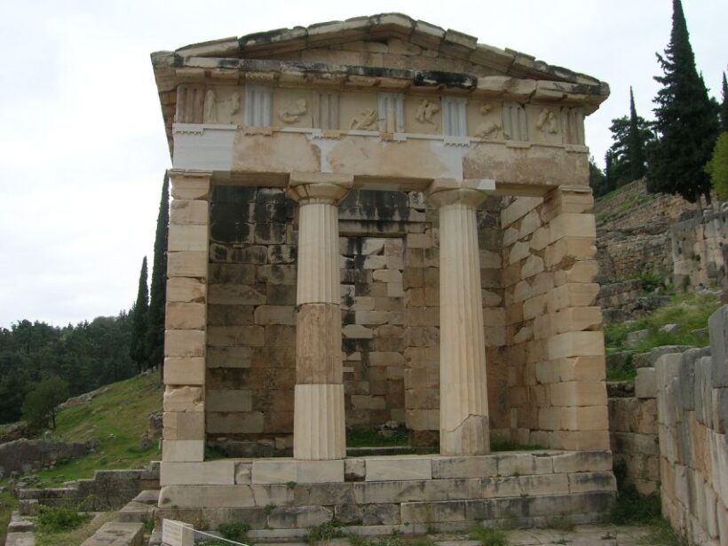 Private Day Tour Delphi and Village of Arachova from Athens - FAQ