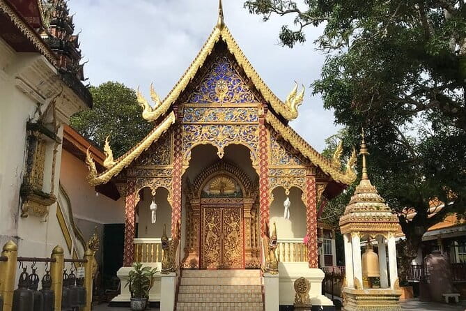 Private Day Tour Doi Suthep Temple and Handicraft Center - Frequently Asked Questions