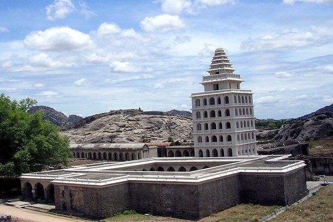 Private Day Tour: Gingee Fort - Troy Of The East From Chennai - First Glimpse: The Hilltop Fort