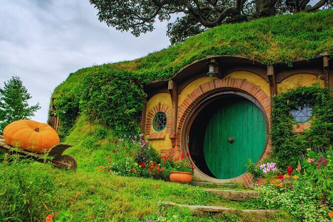 Private Day Tour of Hobbiton Movie Set, Rotorua Mud Pool & More - Frequently Asked Questions