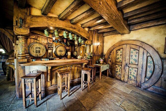 Private Day Tour of Ruakuri Cave, Glowworm and Hobbiton Movie Set - How to Make the Most of It