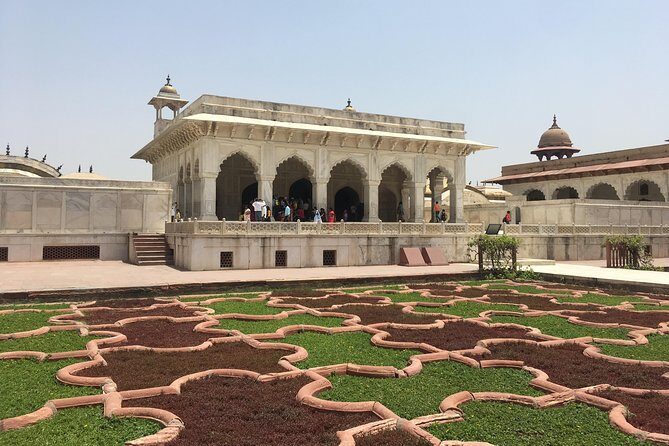 Private Day Tour of Tajmahal from Delhi With Fatehpur Sikri - FAQs