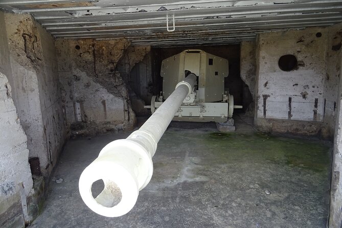 Private Day Tour Omaha Beach and Pointe Du Hoc - Exploring Omaha Beach