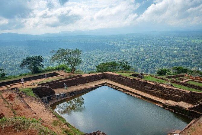 Private day Tour Sigiriya & Dambulla Cave Temple with Entrance Fee & Lunch - How the Tour Balances Value and Experience