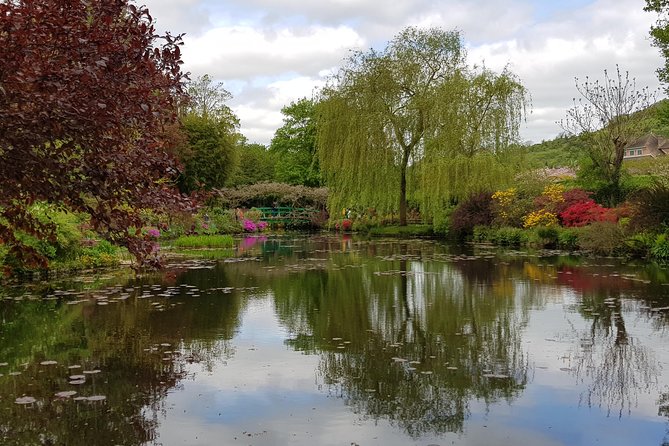 Private day tour to Giverny Gardens and Rouen from Paris - Who Should Consider This Tour?