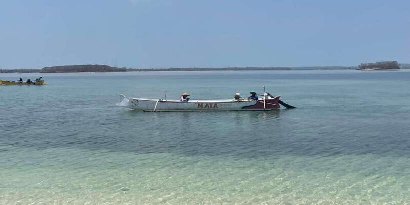 Private day tour to pink beach-sand island-gili petelu - Final thoughts
