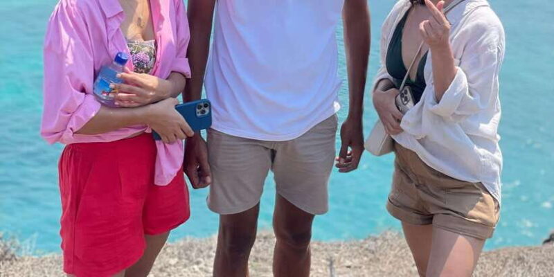 Private day tour to pink beach-sand island-gili petelu - FAQ