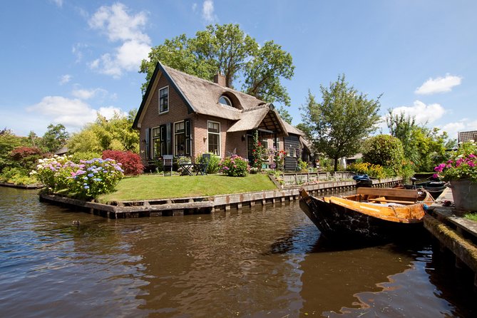 Private Day Trip from Amsterdam to Giethoorn including boat tour - Discovering Giethoorn: Why It’s Worth the Trip