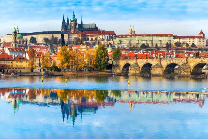 Private day trip from Vienna to Prague and back, in English - The Sum Up