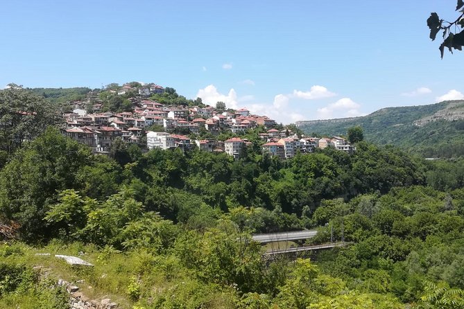 Private Day Trip to Bulgaria and Veliko Tarnovo From Bucharest - Visiting Tsarevets Fortress