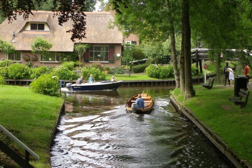 Private Day Trip to Giethoorn and the Afsluitdijk - The Experience: What You’ll Likely Encounter