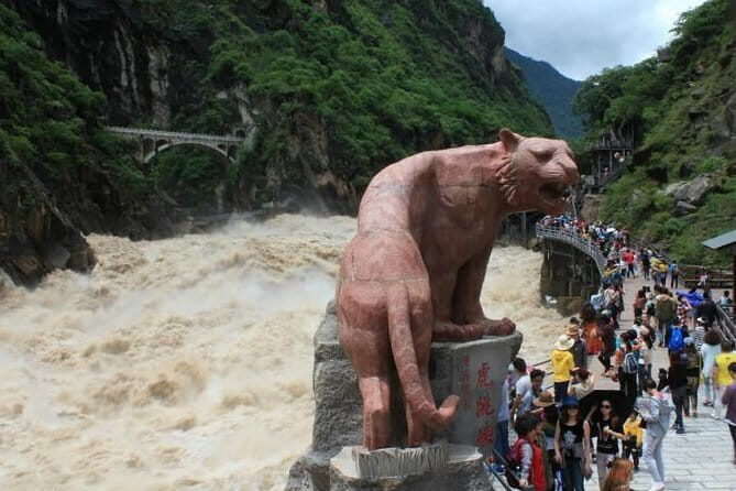 Private Day Trip to Yangtze River First Bend, Shigu Ancient Town, Tiger Leaping Gorge from Lijiang - Pricing and Value