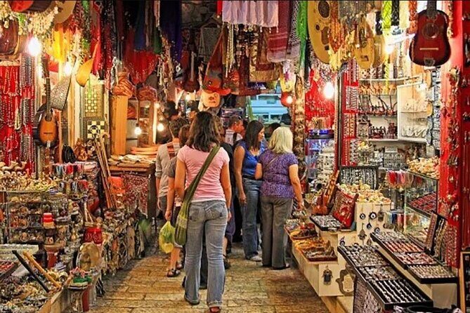Private Delhi Shopping Tour with Female Guide - What to Expect from the Itinerary