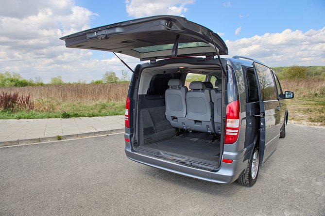 Private door-to-door transfer from Krakow to Prague - The Sum Up