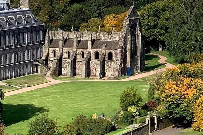 Private Edinburgh Full Day Guided Tour in a Luxury Levc Txe - Exploring St Giles Cathedral