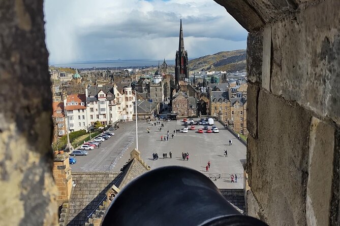 Private Edinburgh Full Day Guided Tour in a Luxury Levc Txe - Scaling Arthurs Seat