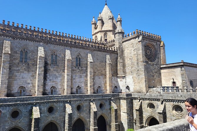 Private Évora Tour - Megaliths, Historical Center and Cork Region - Discovering the Historical Center of Évora