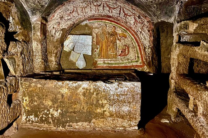 Private Express Tour of Roman Catacombs With Transfer - Explore the Roman Catacombs
