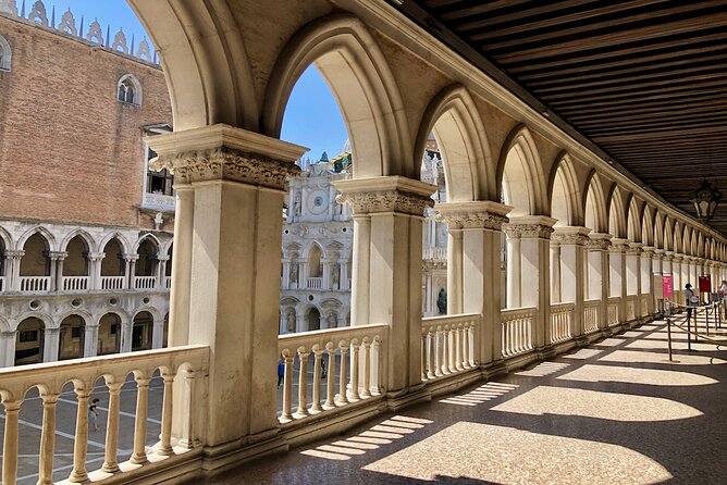 Private Family Tour of Saint Mark'S & Doge'S Palace With Scavenger Hunt - Discovering Saint Marks Basilica