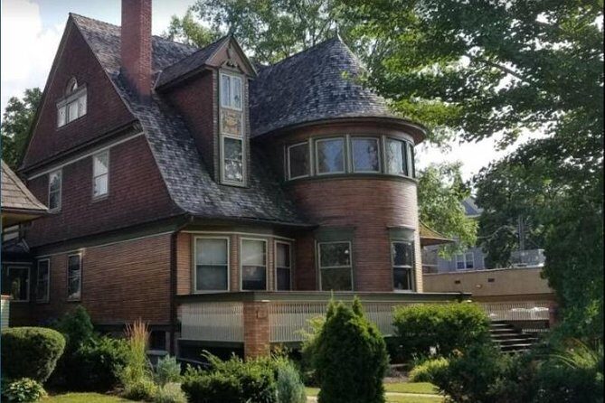 Private Frank Lloyd Wright Architectural Tour by Luxury Vehicle - Key Points