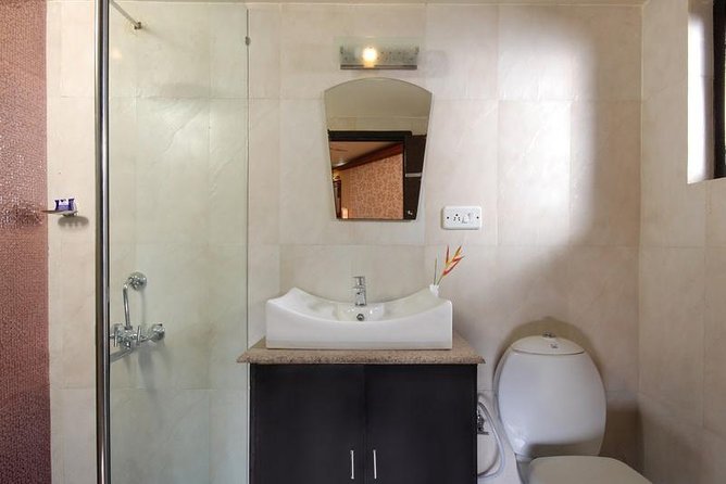 Private Full-Day Kerala Backwaters Houseboat Tour With Lunch & Pickup From Kochi - Why This Tour Might Not Be for Everyone