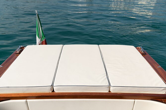 Private Full-Day Tour by Boat in Lake Garda - Punta San Vigilio and Villas