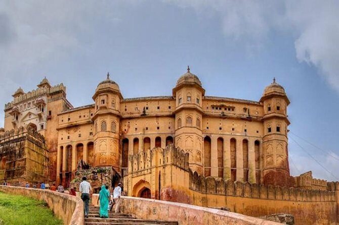 Private Full-Day Tour of Jaipur with Guide - A Day in Jaipur: What to Expect