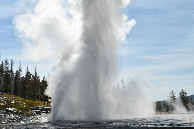 Private Full Day Tour of Yellowstone's Natural Wonders - The Sum Up
