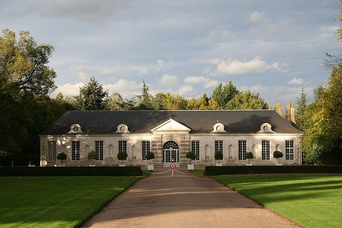 Private Full Day Tour to Loire Valley from Paris with Hotel Pick Up - Key Points