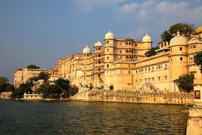 Private Full-Day Tour to Ranakpur and Kumbalgarh from Udaipur - Considerations for Travelers